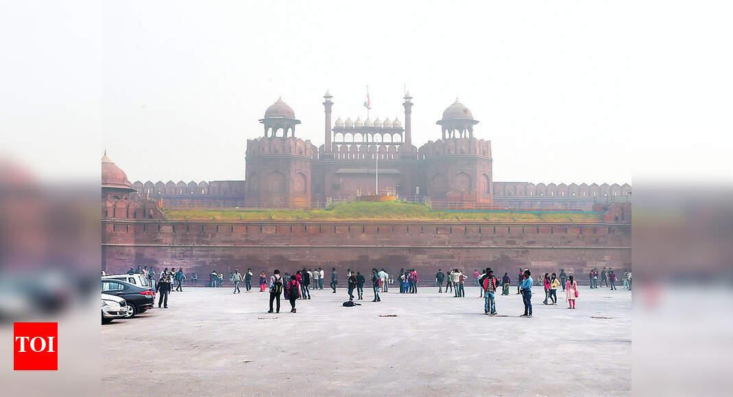 Bomb Scare At Red Fort: Live grenade in Delhi's Red Fort triggers ...