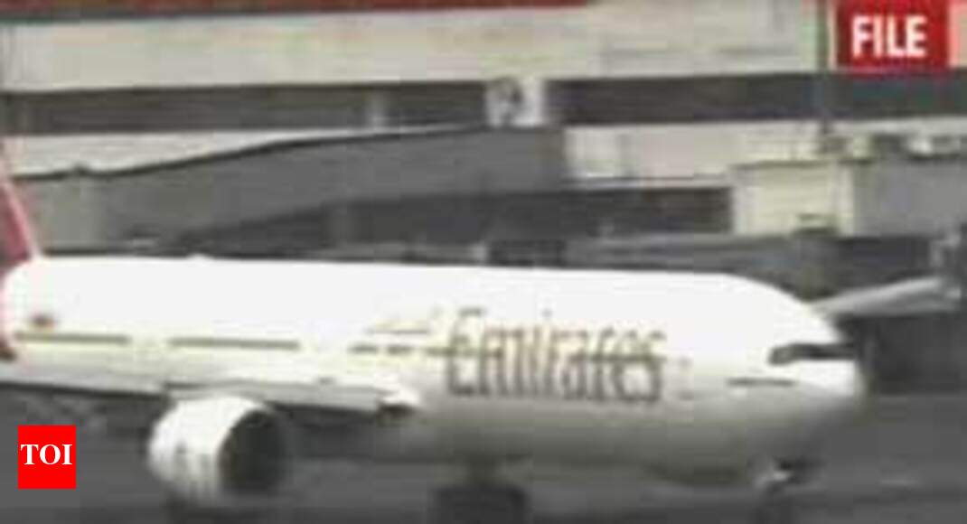 Emirates flight suffers air pocket fall, plunges 15,000 feet | India ...