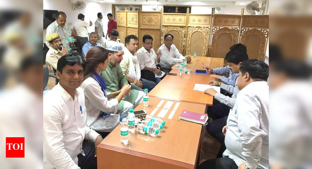 Aam Aadmi Party: AAP takes EVM protest to Election Commission | India ...