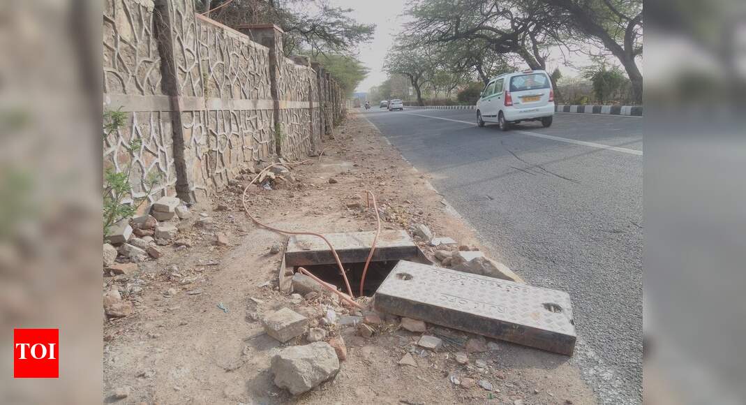 Use footpath at your own risk - Times of India