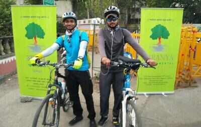 On save water mission, Bengaluru engineer duo pedal into Nagpur ...