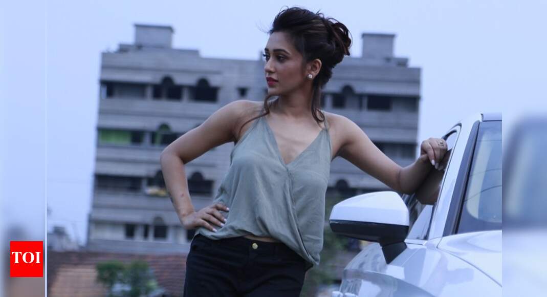 I love my life and would never want to end it: Mimi | Bengali Movie ...