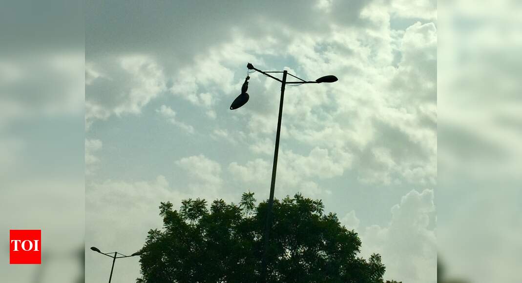 Story of a falling street light - Times of India