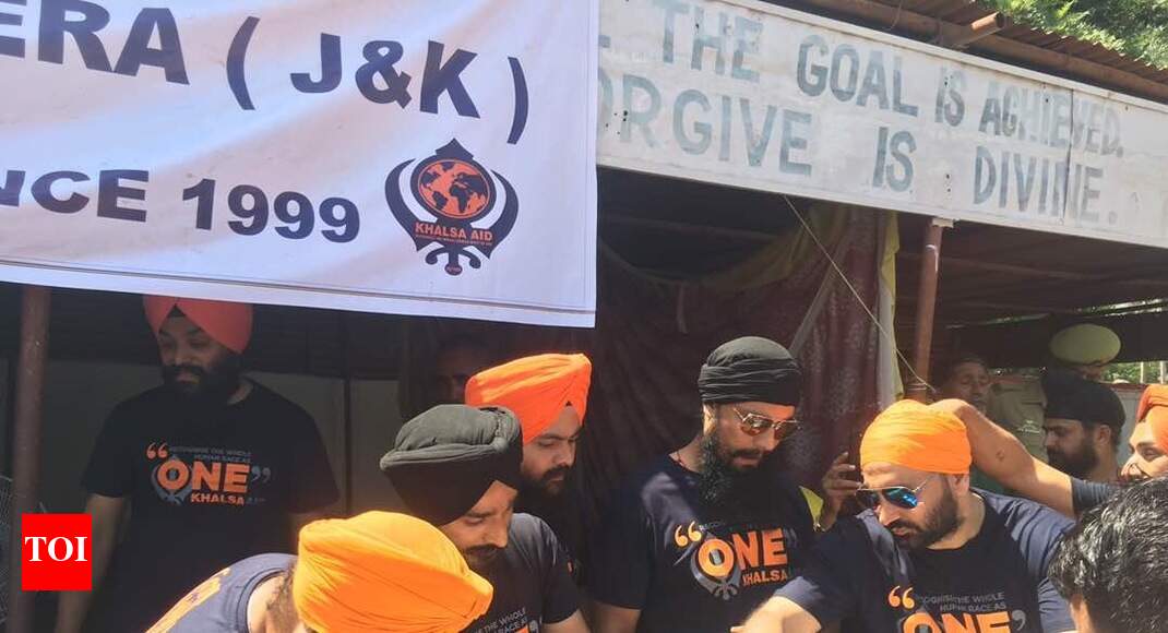 Randeep Hooda: Randeep Hooda joins relief work in Jammu | Amritsar News ...