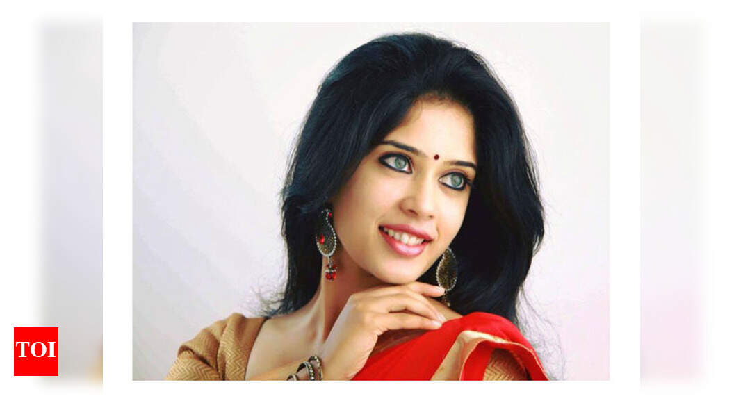 Parvathy Ratheesh gets injured during shoot | Malayalam Movie News ...