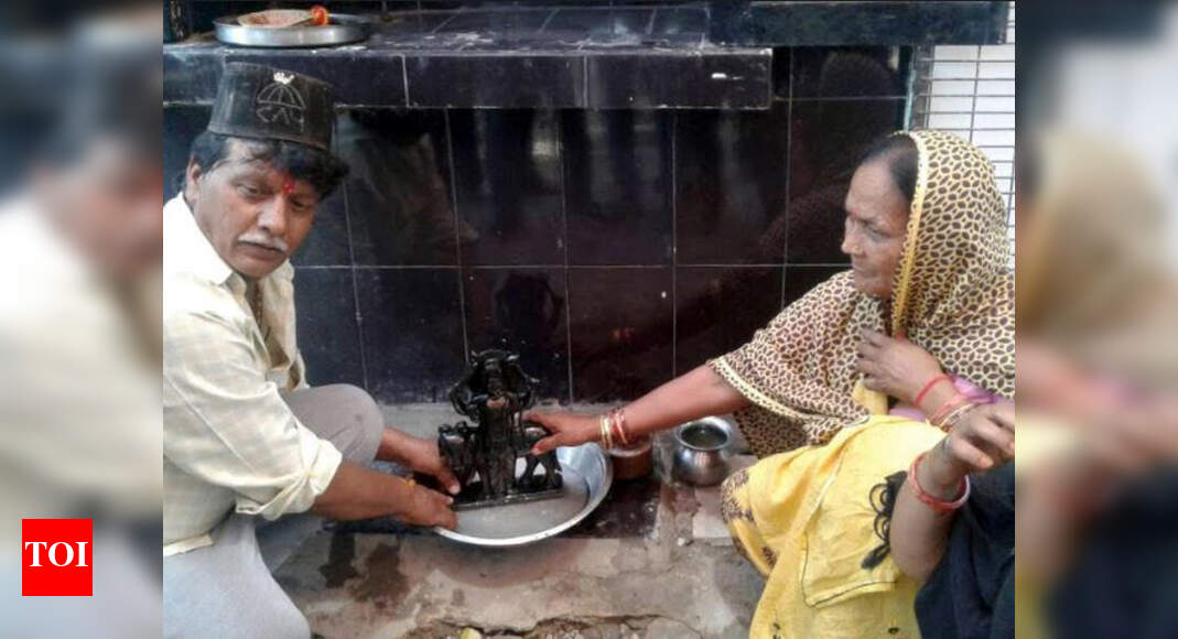 Shani Statue: Before Ramzan, Muslim woman installs Shani statue at her ...