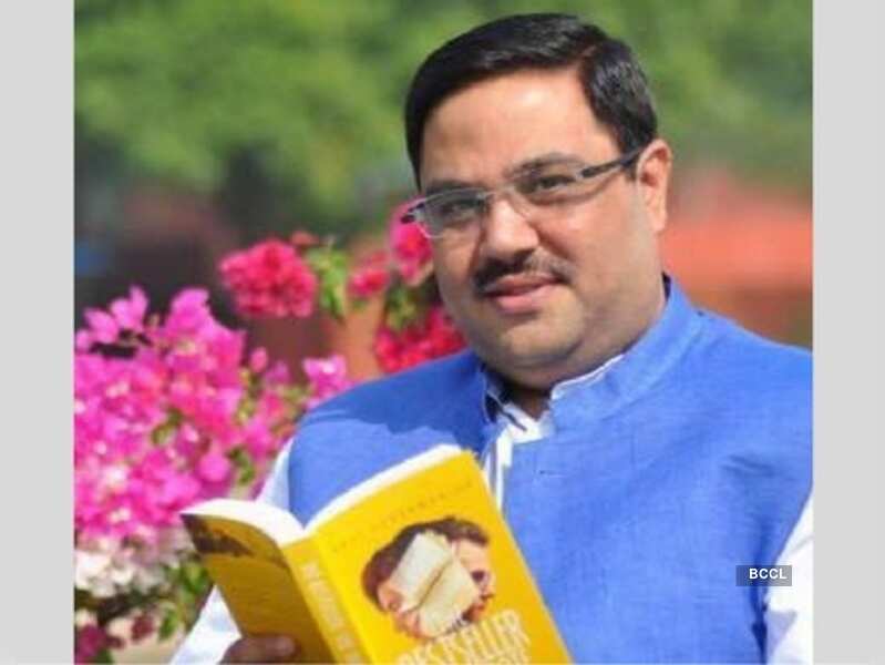 Ravi Subramanian shares his list of favourite thrillers - Times of India