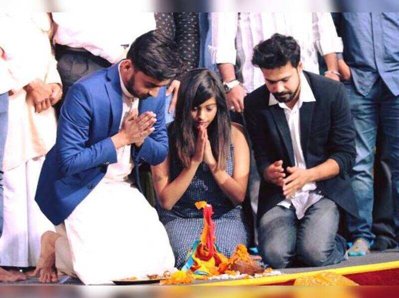 Suvrat Joshi: Amar Photo Studio to complete 100 shows | Marathi Movie ...