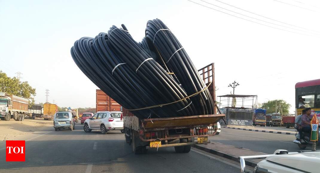 Truck carrying heavy load cable in medchel road - Times of India