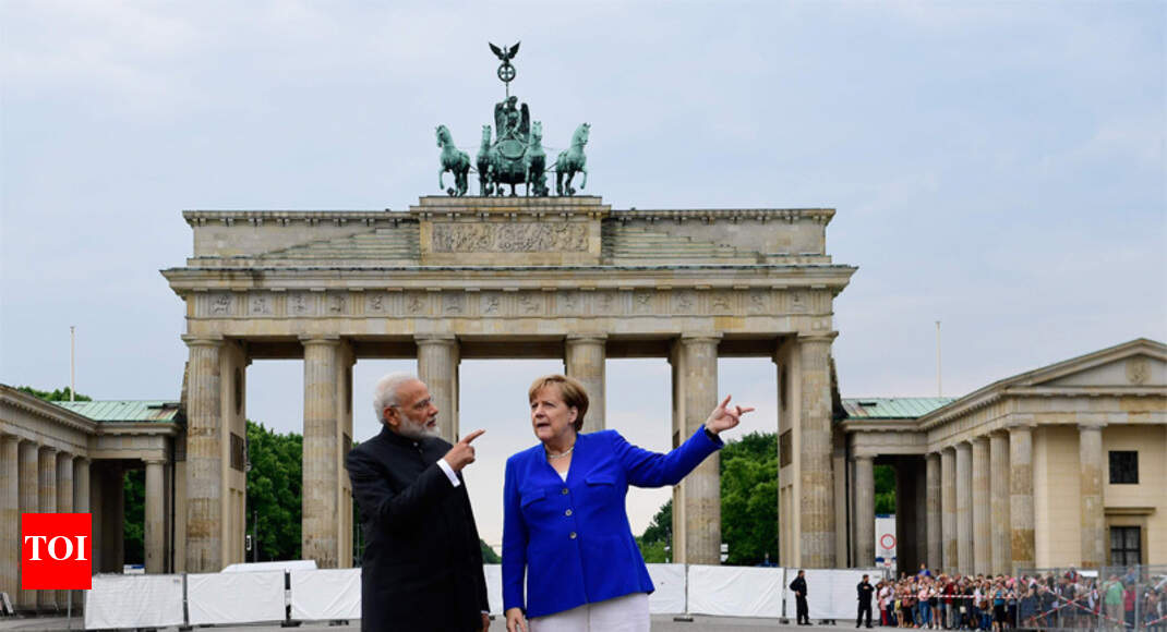 Brandenburg Gate: Modi, Merkel pose for photograph at Berlin's ...
