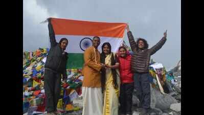Wedding At Mount Everest: Couple from Kerala say 'I Do!' at Mt Everest ...