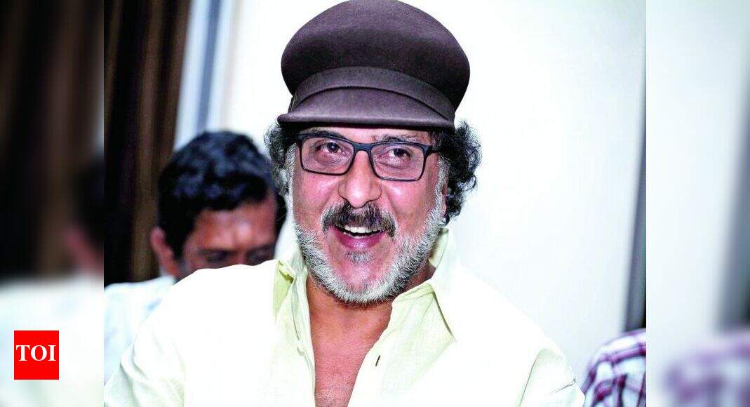 Kannada film team's tribute to Crazy Star Ravichandran | Kannada Movie ...