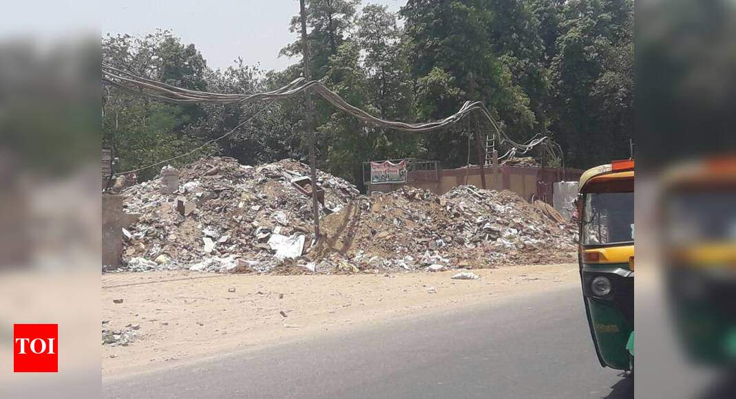 Garbage and debris dumped on main road - Times of India