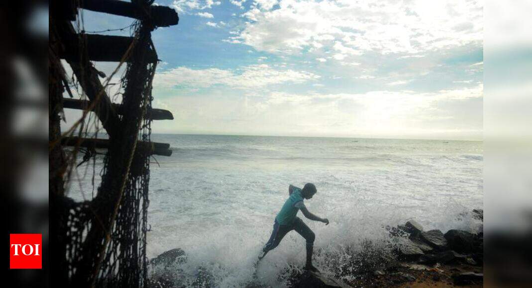 Reconstruction of sea walls drags | Thiruvananthapuram News - Times of ...