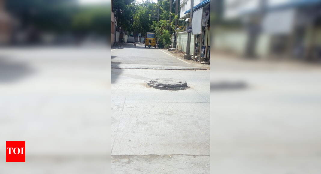 Manhole posing danger to vehicle users - Times of India