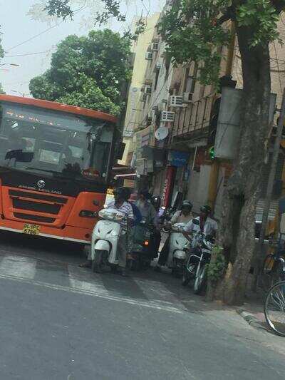 Dysfunctional, invisible traffic signal - Times of India