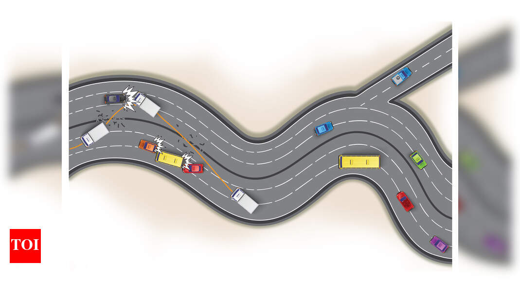 Tempo toppled on Vakola flyover in Bandra | Mumbai News - Times of India