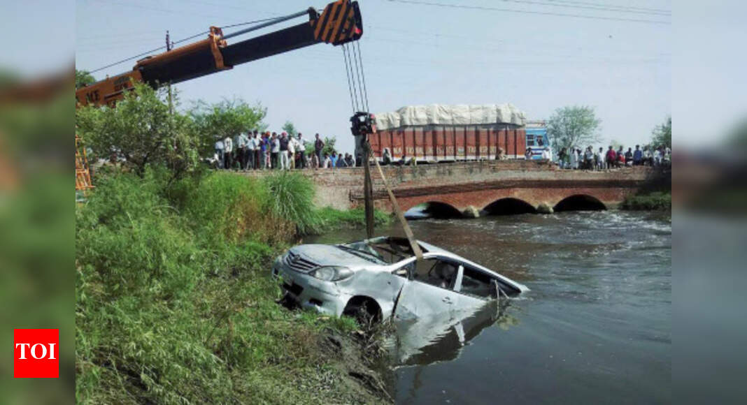 Mathura Road Accident: Nine of family, driver killed as car plunges into Mathura canal | Agra ...
