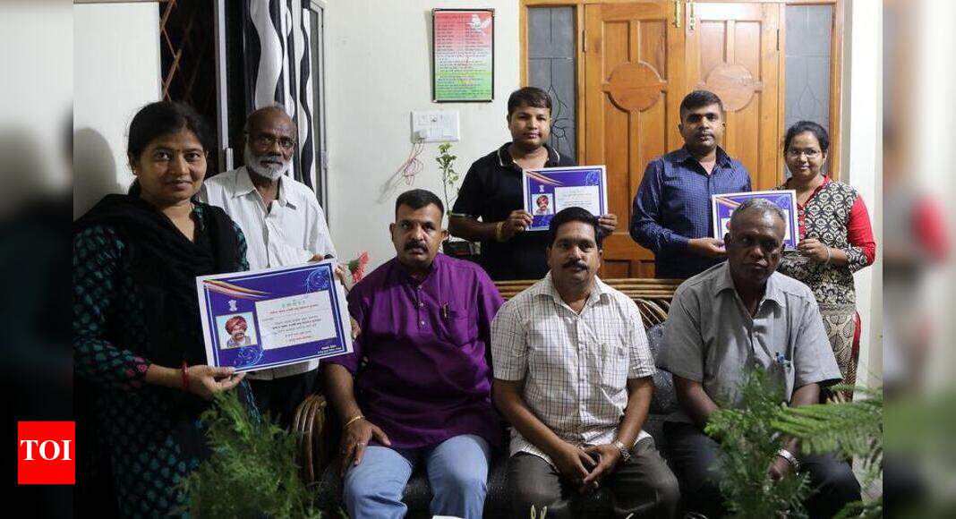 Social workers feted for uplift of poor kids | Nagpur News - Times of India