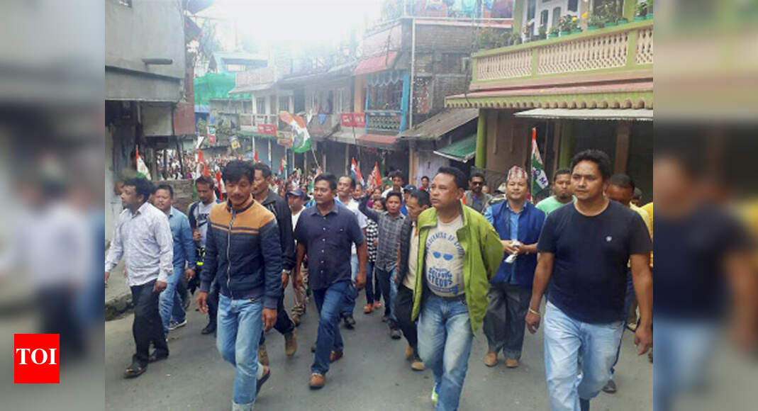 Darjeeling: Violence continues in Darjeeling hills, Army patrols ...