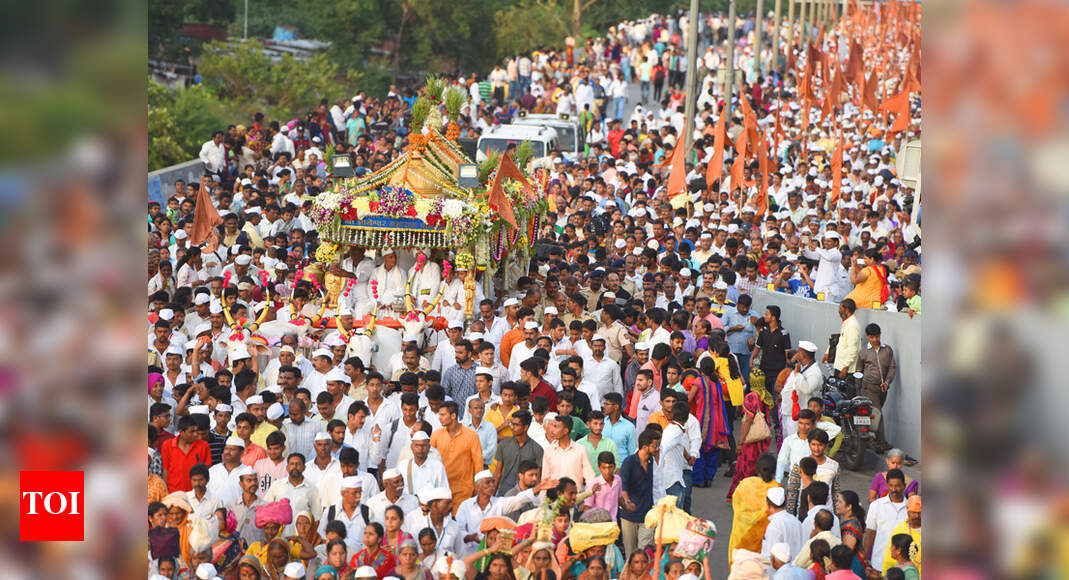 Sant Tukaram Maharaj Palkhi Procession: Palkhi processions: Over 3 lakh ...