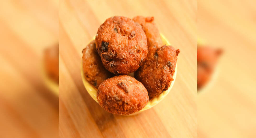 Bread Vada Recipe: How to Make Bread Vada Recipe | Homemade Bread Vada ...
