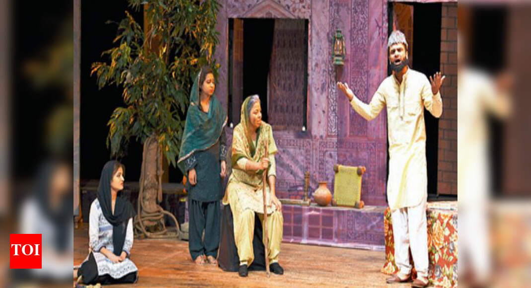 Lahore: At Tagore Theatre, longing for Lahore takes centre stage | Chandigarh News - Times of India