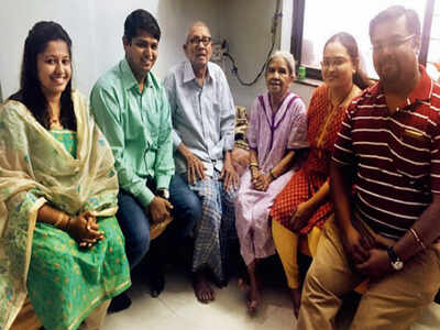 Young couple stands by 94-year-old, helps him reunite with tense kin ...