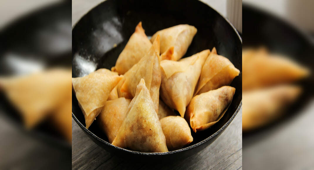 Mini Spinach and Cheese Samosa Recipe: How to Make Mini Spinach and ...