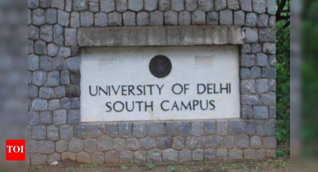 Delhi University Admissions: Delhi University: Aspirants queue up on ...