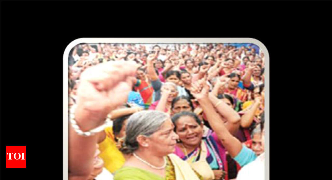 Annie Raja extends support to Puthuvype protesters | Kochi News - Times ...