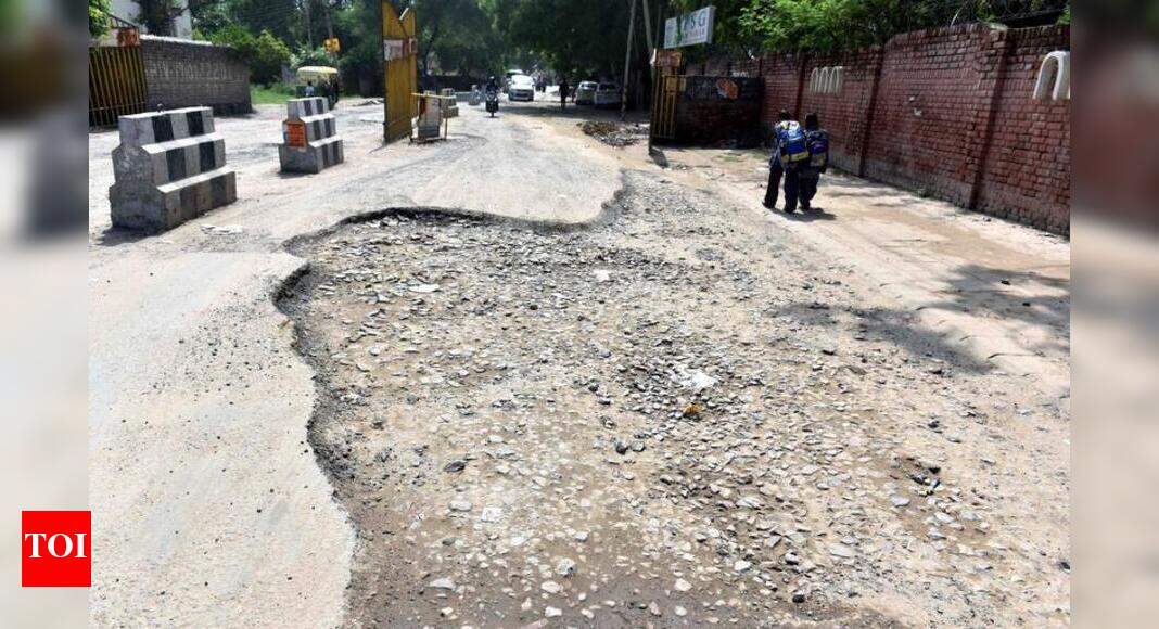 In Palam Vihar, you can’t drive on the main road | Gurgaon News - Times ...