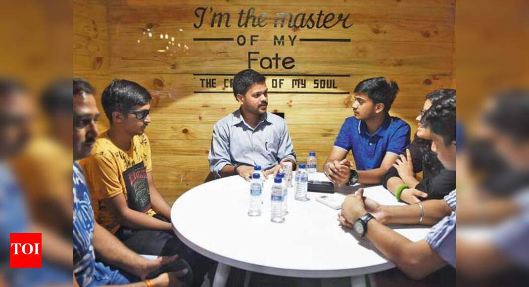 Delhi comes out in numbers to experience the first ‘human library ...