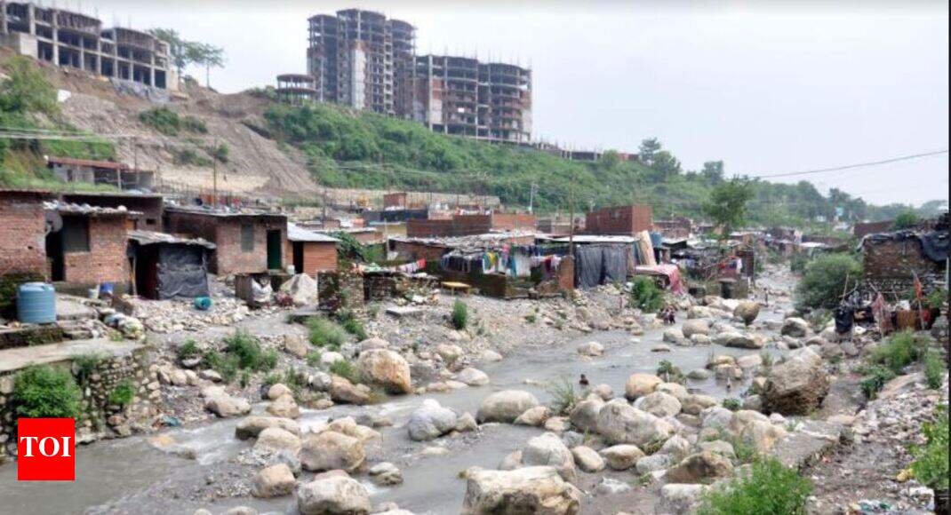 Slum dwellers demand basic amenities to mitigate risk factors ...