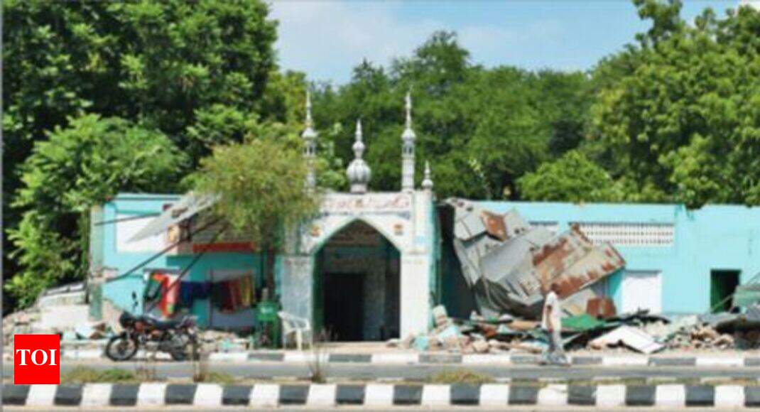 DDA, dargahs wrangle over plot status | Delhi News - Times of India