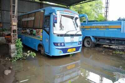 Nine months on, Vadodara Darshan bus gathering dust | Vadodara News ...