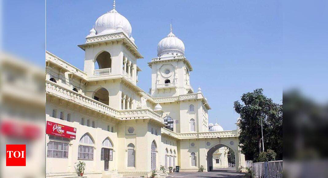 Lucknow University: Lucknow University bans protests, walking in groups ...