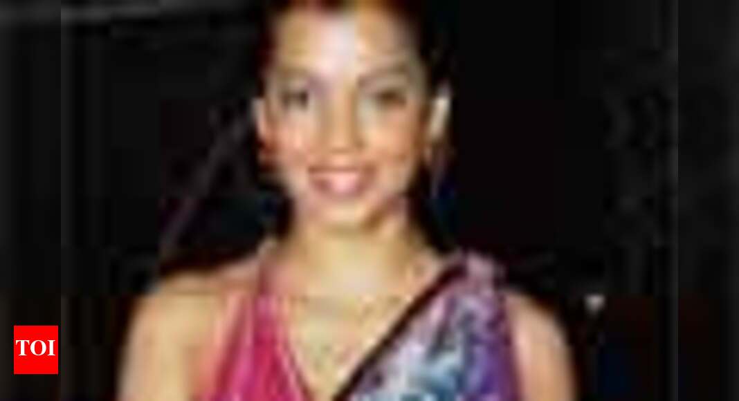 Mugdha, beau cheat scriptwriters | Hindi Movie News - Times of India