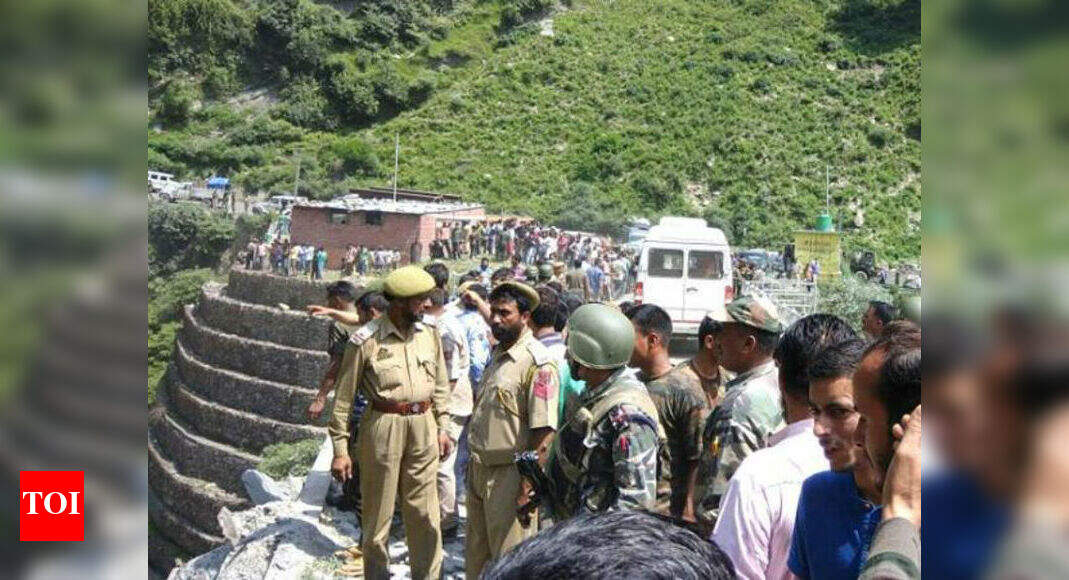 Amarnath Bus Accident: 16 Amarnath pilgrims killed as bus falls into ...