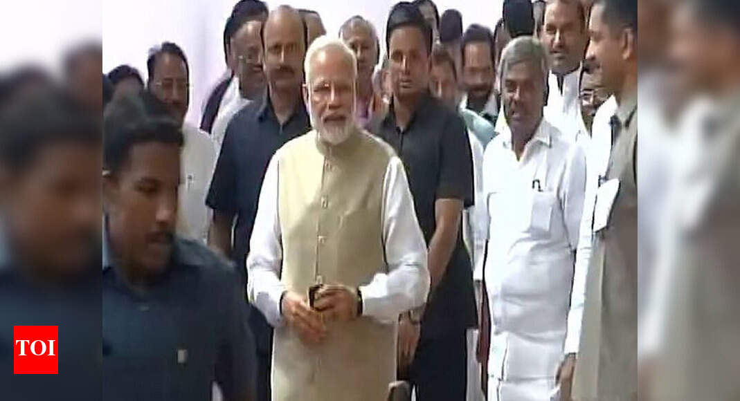 Presidential poll begins, Modi among first to vote | India News - Times ...