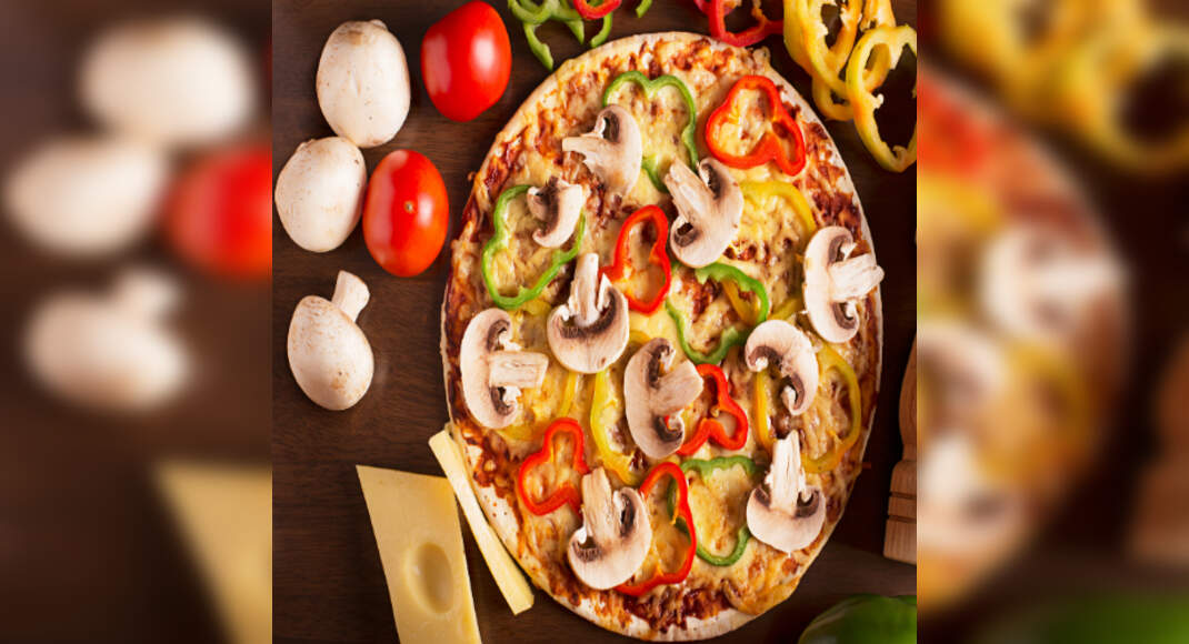 Mushroom Capsicum Pizza Recipe: How to Make Mushroom Capsicum Pizza ...