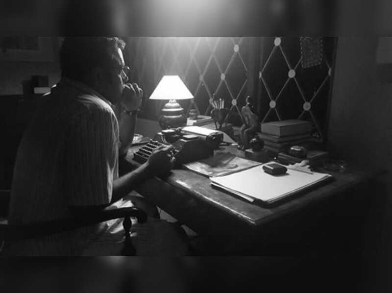 Murali Gopy: Murali Gopy's first look in Manju Warrier's Aami is here ...