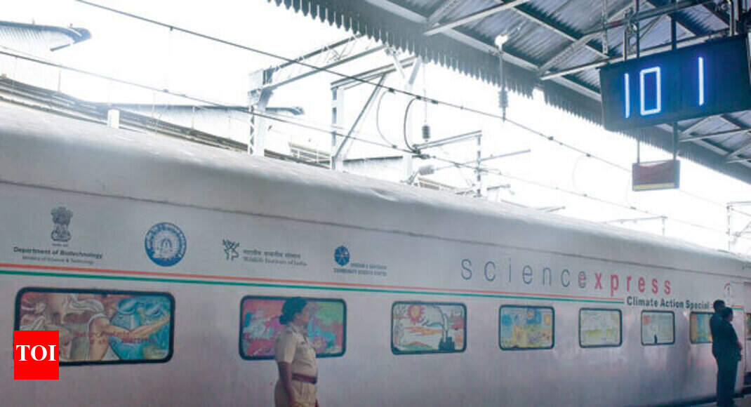 A ‘climate change’ train rolls into Mumbai | Mumbai News - Times of India