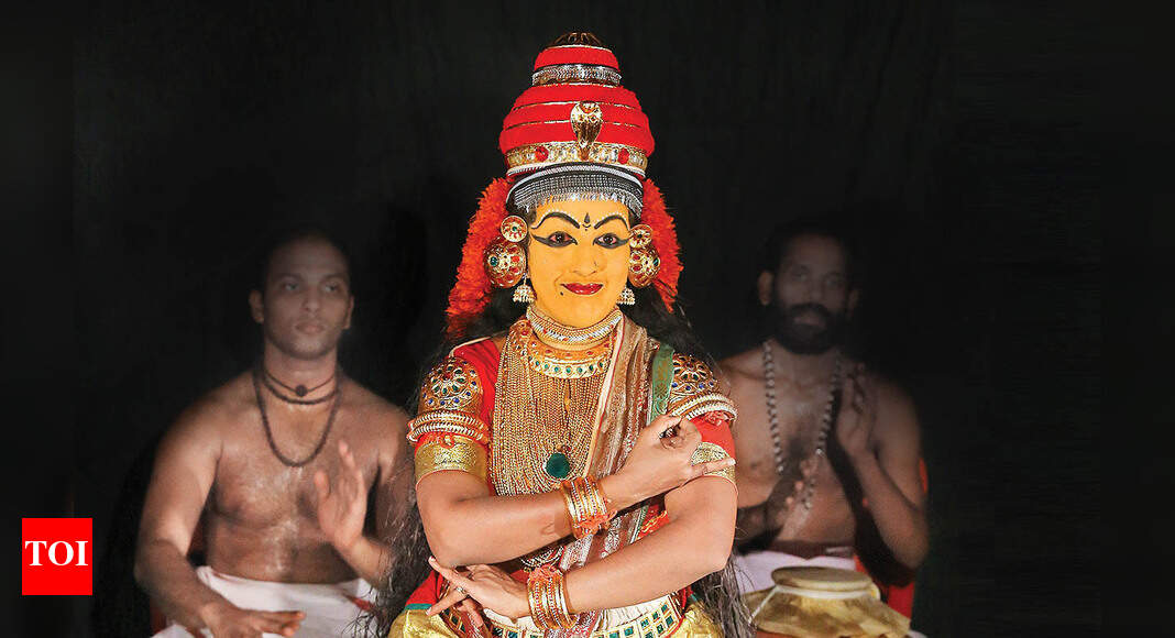 Nangyarkoothu artistes often create stages for themselves | Kochi News ...