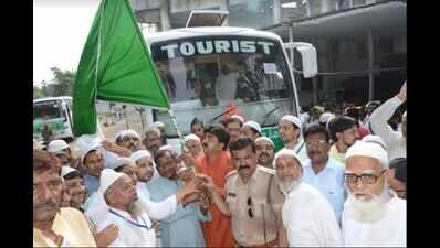 First batch 155 Haj pilgrims fly for Medina from Varanasi | Varanasi News - Times of India