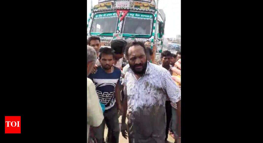 Amritdhari: Case filed against cop who misbehaved with Amritdhari girl ...