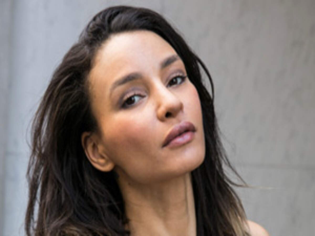 Model arrested for spending money with stolen credit card