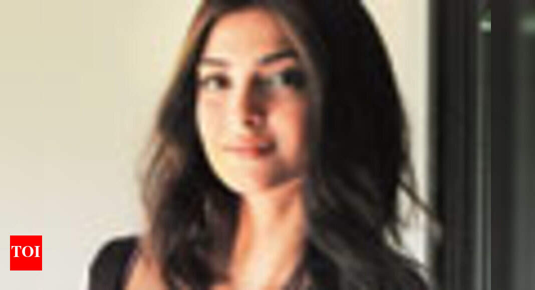 Sonam: Torn between Papa, Punit! | Hindi Movie News - Times of India