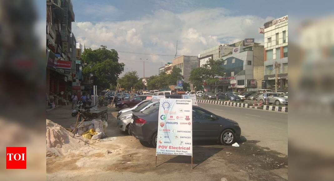 Encroachment on busy road - Times of India