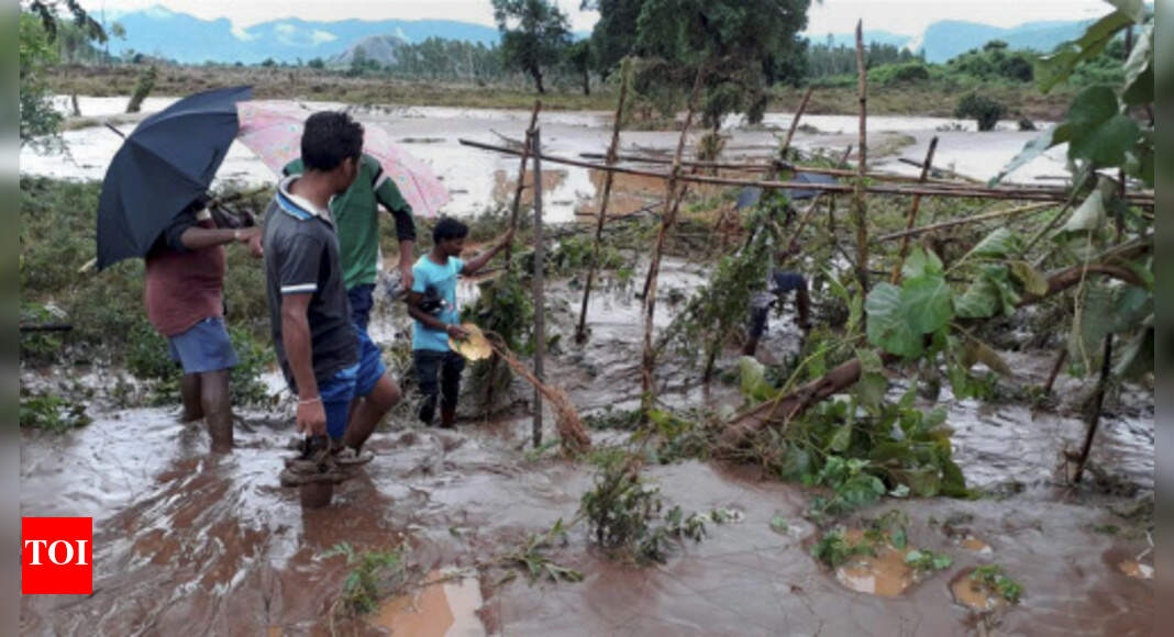 Floods: Odisha evacutes 6,000 people as river embankment breaches ...